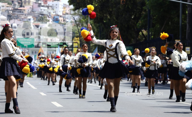 Fotografías | Sociedad | GYE-DESFILE CIVICO ESTUDIANTIL
