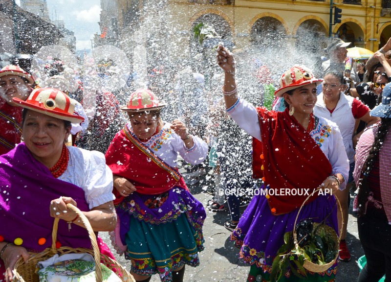 Fotografías | Arte-cultura-y-entretenimiento | CUENCA-CARNAVAL-AGUA O ...