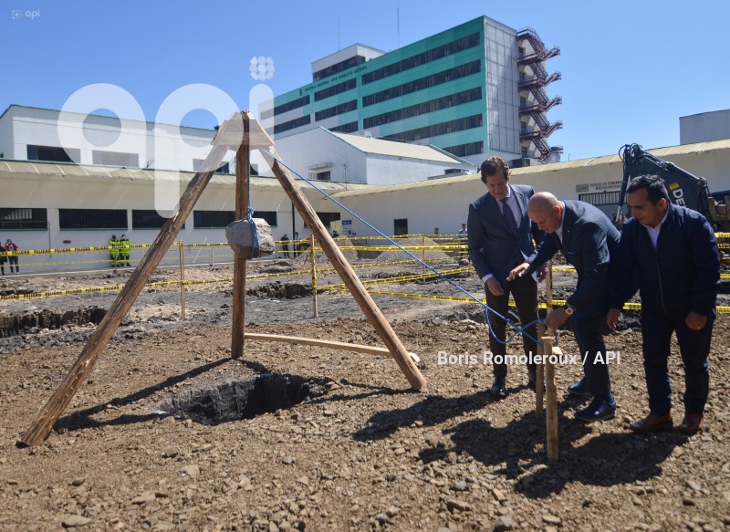 Fotografías | Salud | CUENCA-COLOCACION PRIMERA PIEDRA IESS