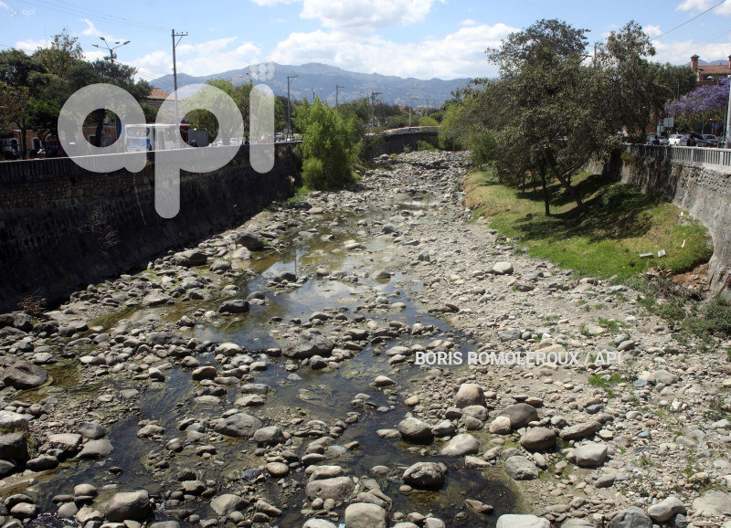 Fotografías | Sociedad | CUENCA-RIO TOMEBAMBA ESTIAJE