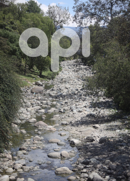 Fotografías | Sociedad | CUENCA-RIO TOMEBAMBA ESTIAJE