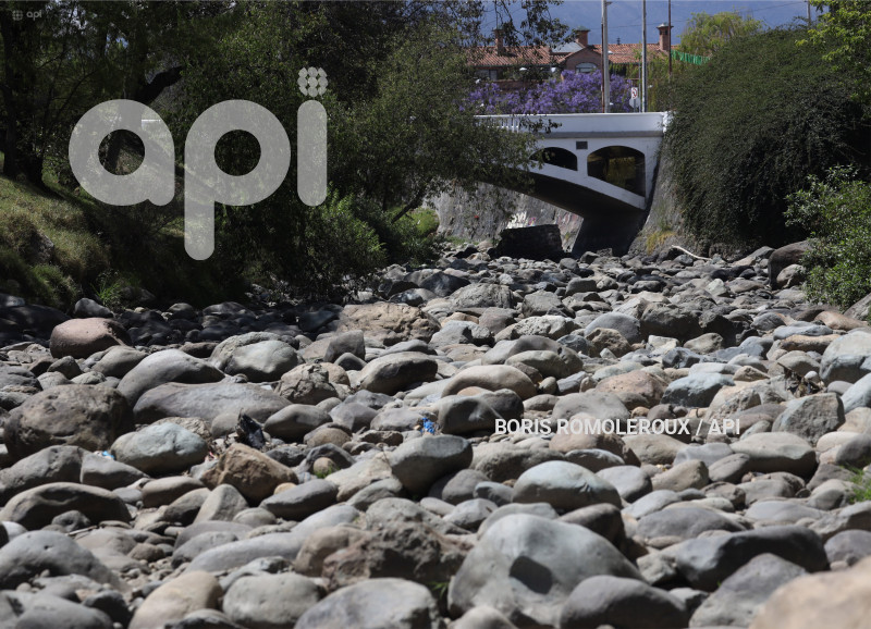 Fotografías | Sociedad | CUENCA-RIO TOMEBAMBA ESTIAJE