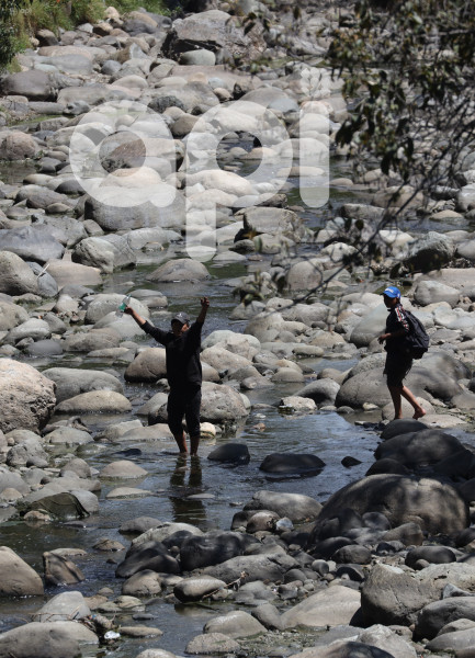 Fotografías | Sociedad | CUENCA-RIO TOMEBAMBA ESTIAJE